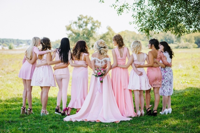 Wedding bouquet toss 60 photos - Astyledwedding.com